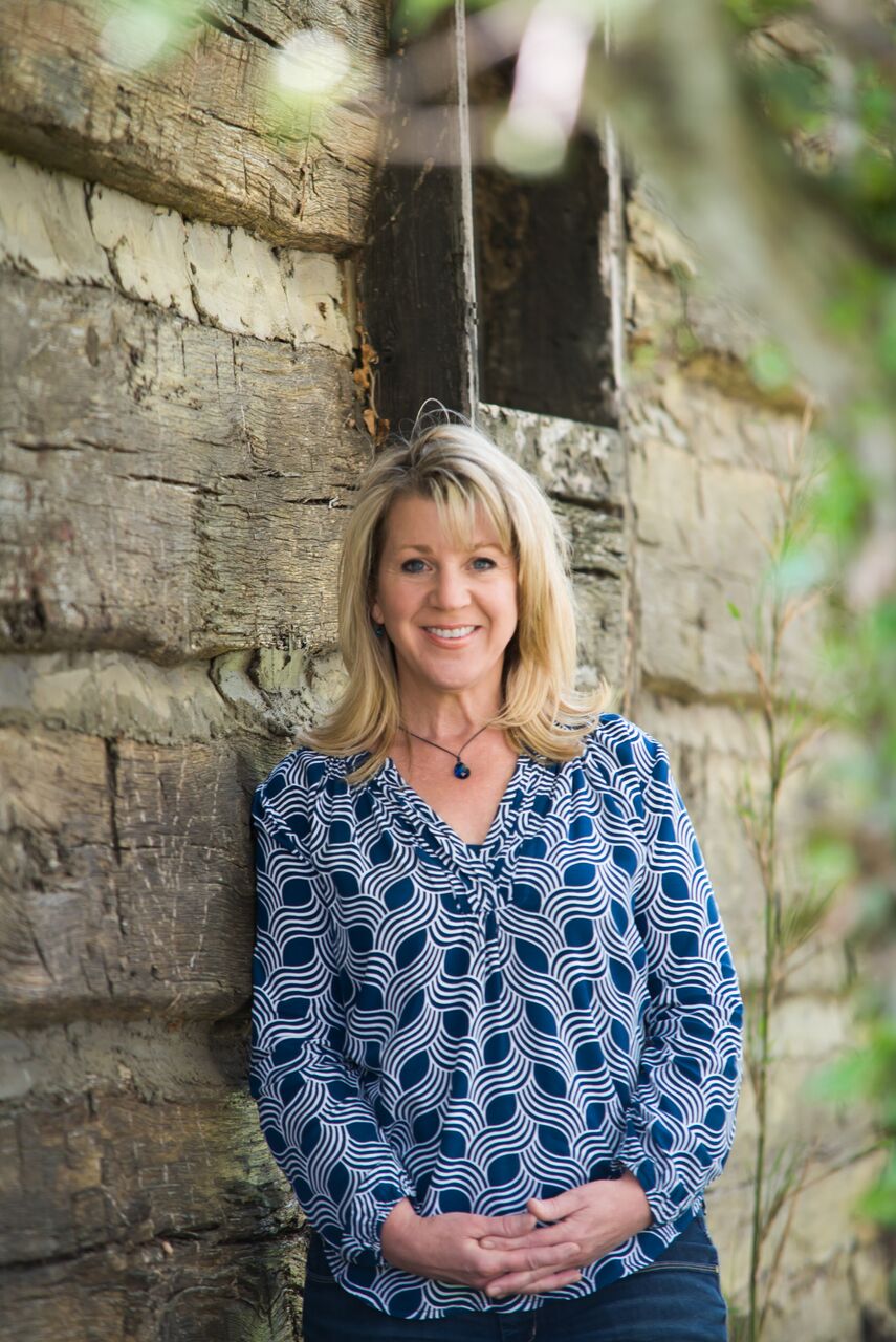 Gif Interview with Author Angela Correll | KateTilton.com